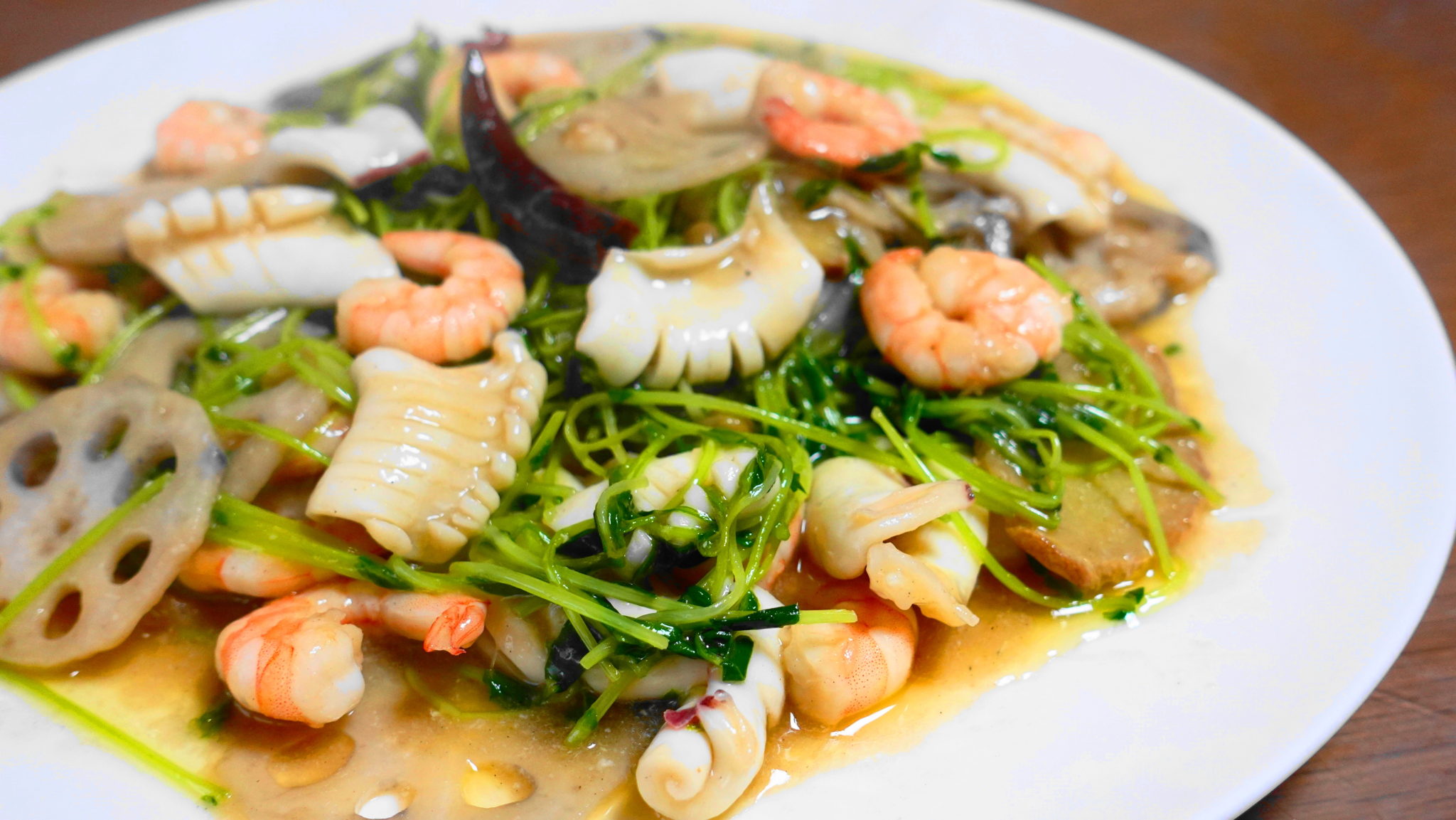 🍤🍳🌿Stir fried pes sprouts lotus loot and seafood garlic salt – maxmax ...