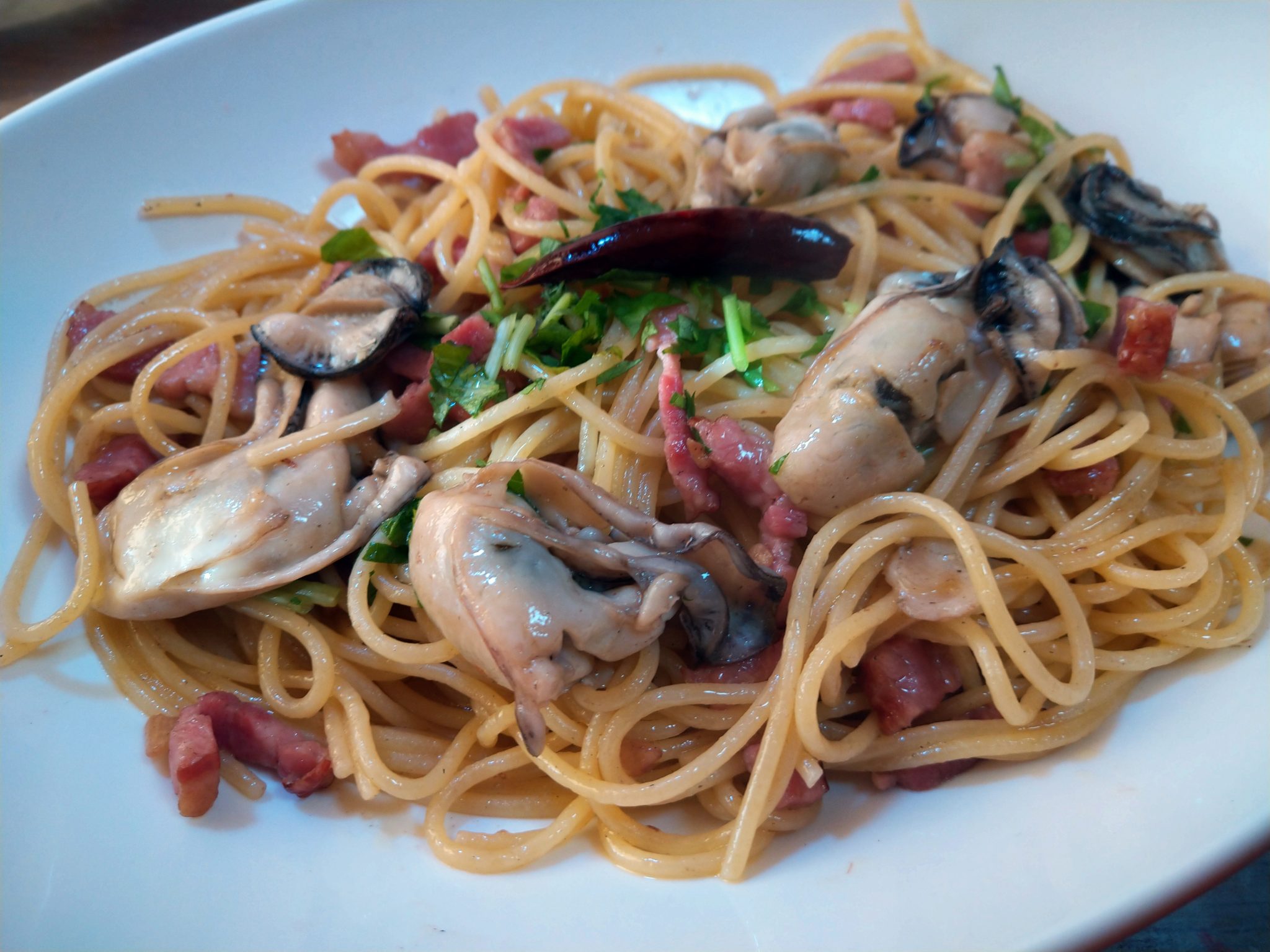 🥓🍝Spagettini with oysters and bacon 牡蠣とベーコンのPASTA – maxmax cooking recipe